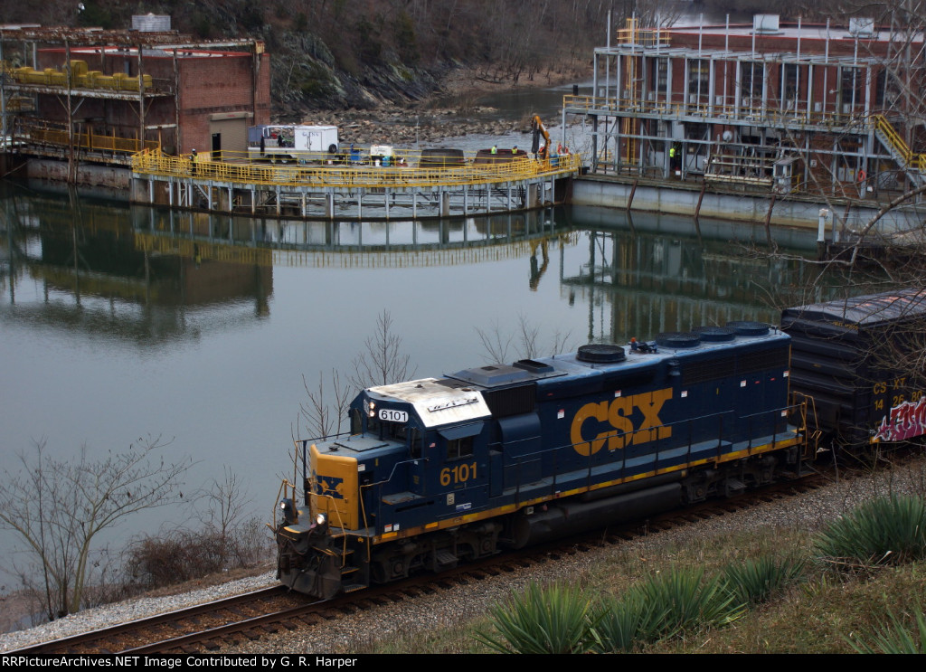 CSXT 6101 takes the H744 local west past the Reusens Dam which is the scene of much activity today